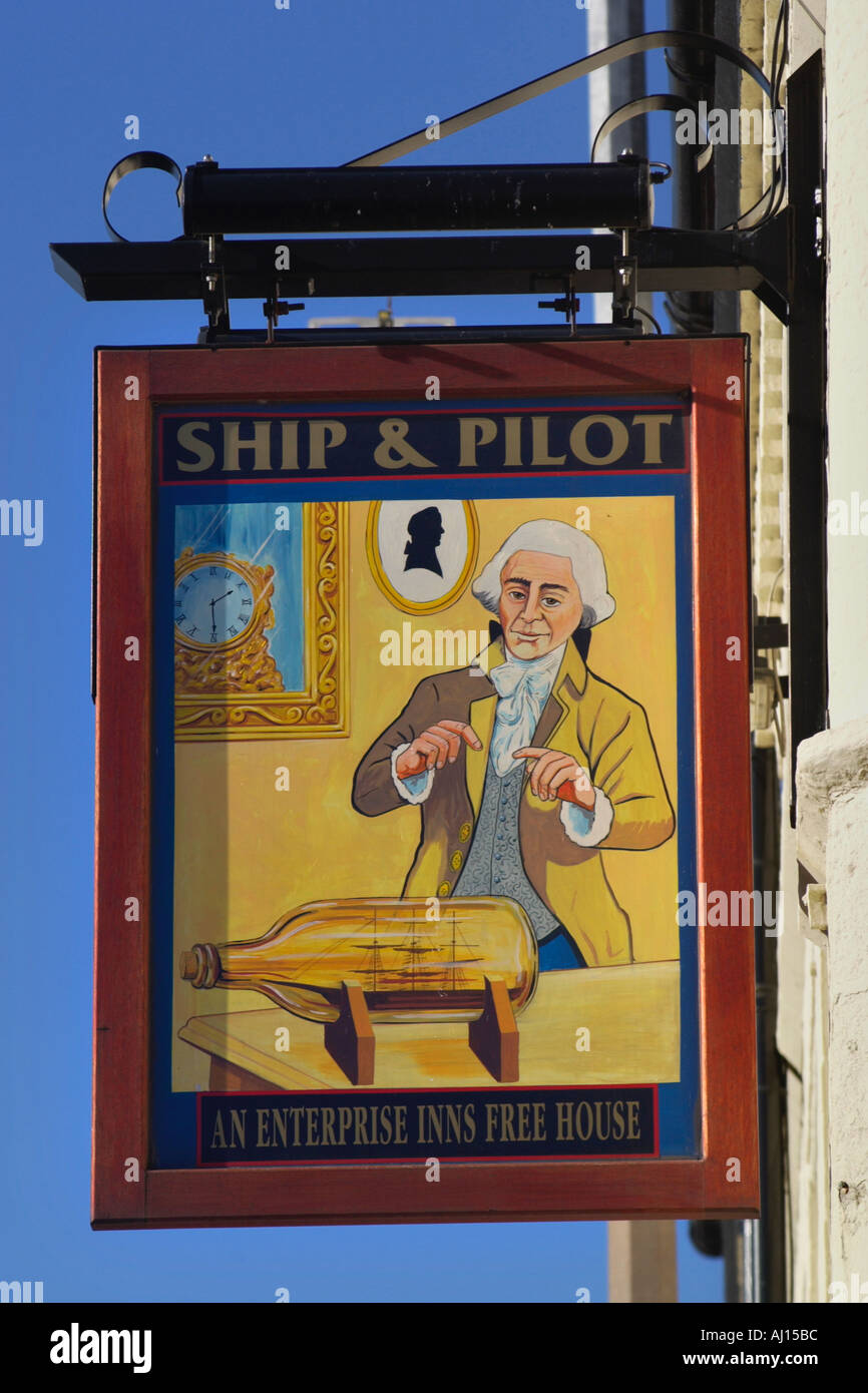 Pub inn sign hi-res stock photography and images - Alamy