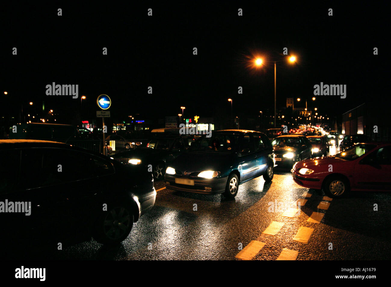 Night time traffic queue uk hi-res stock photography and images - Alamy