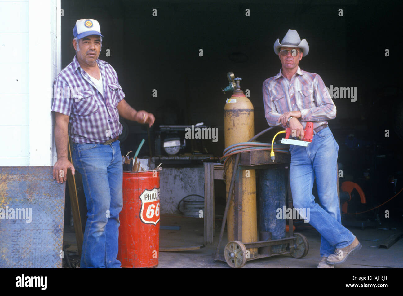 Old men united hi-res stock photography and images - Alamy
