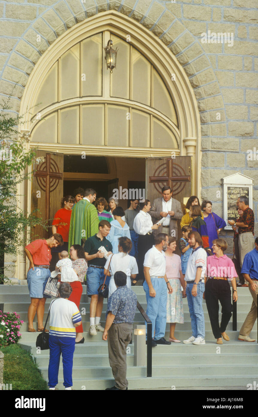 Congregation outside church hi-res stock photography and images - Alamy