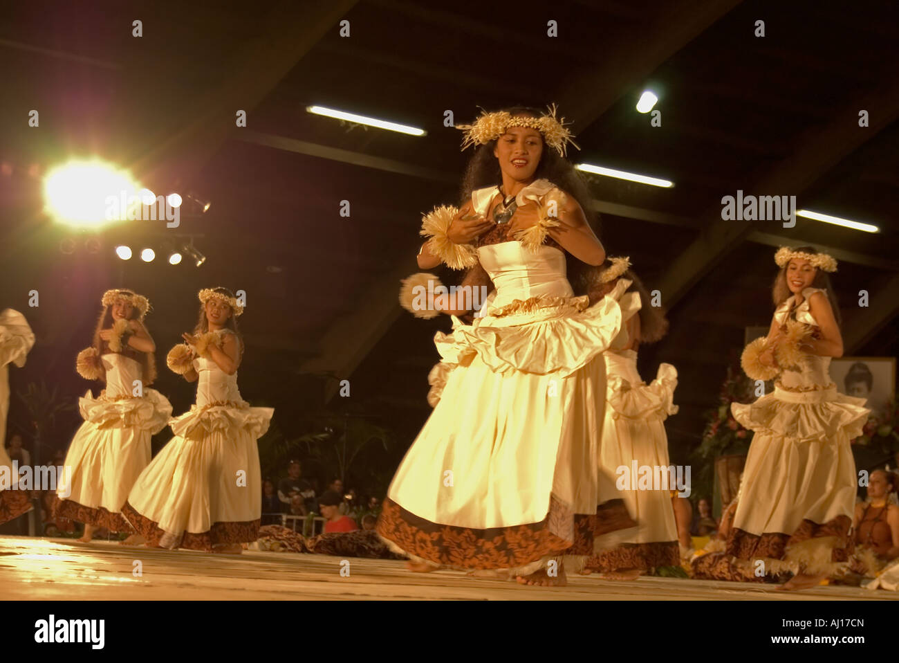 Hula dancing big island hi-res stock photography and images - Alamy