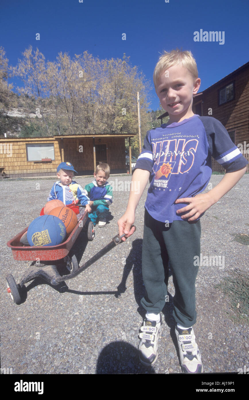 Children in wagon hi-res stock photography and images - Alamy