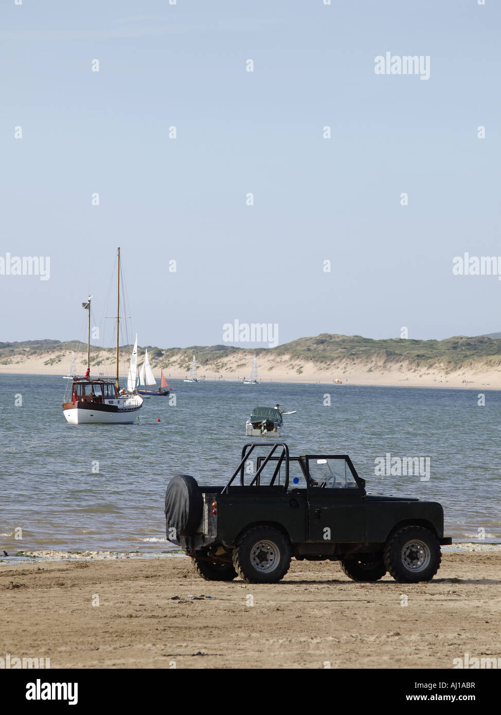 Off roading beach hi-res stock photography and images - Alamy