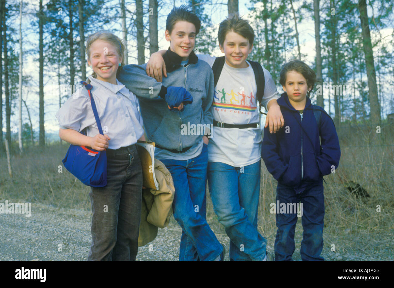 School children walking home hi-res stock photography and images - Alamy