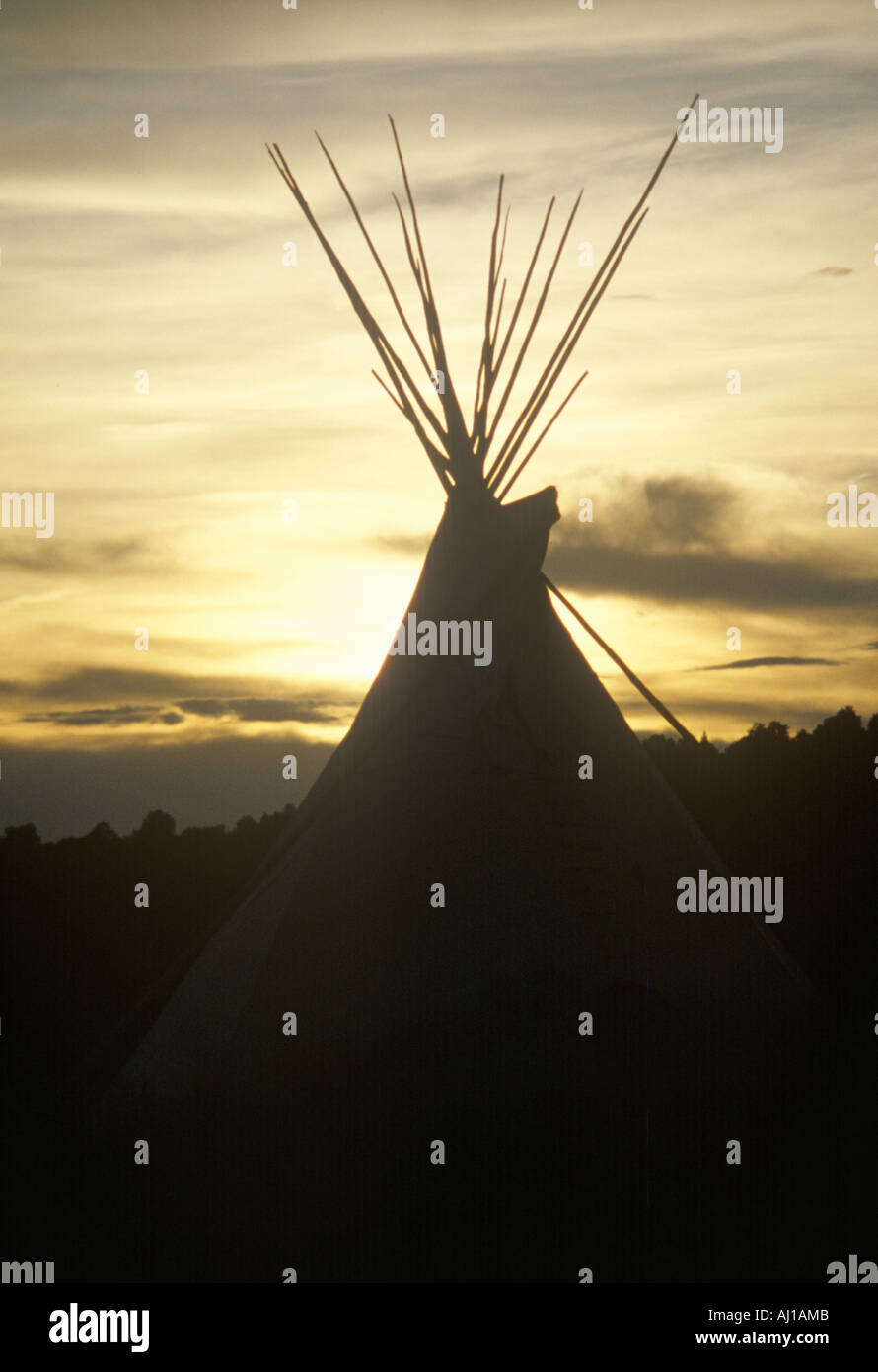 Tipi silhouette hi-res stock photography and images - Alamy