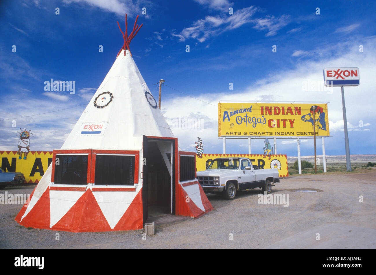 Teepee shaped building in parking lot with billboard NM Stock Photo - Alamy