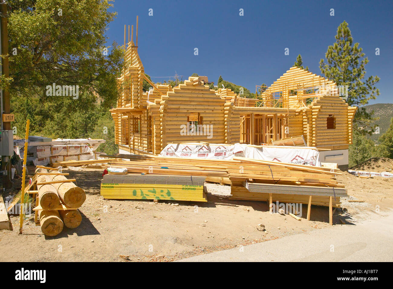 Log cabin construction hi-res stock photography and images - Alamy
