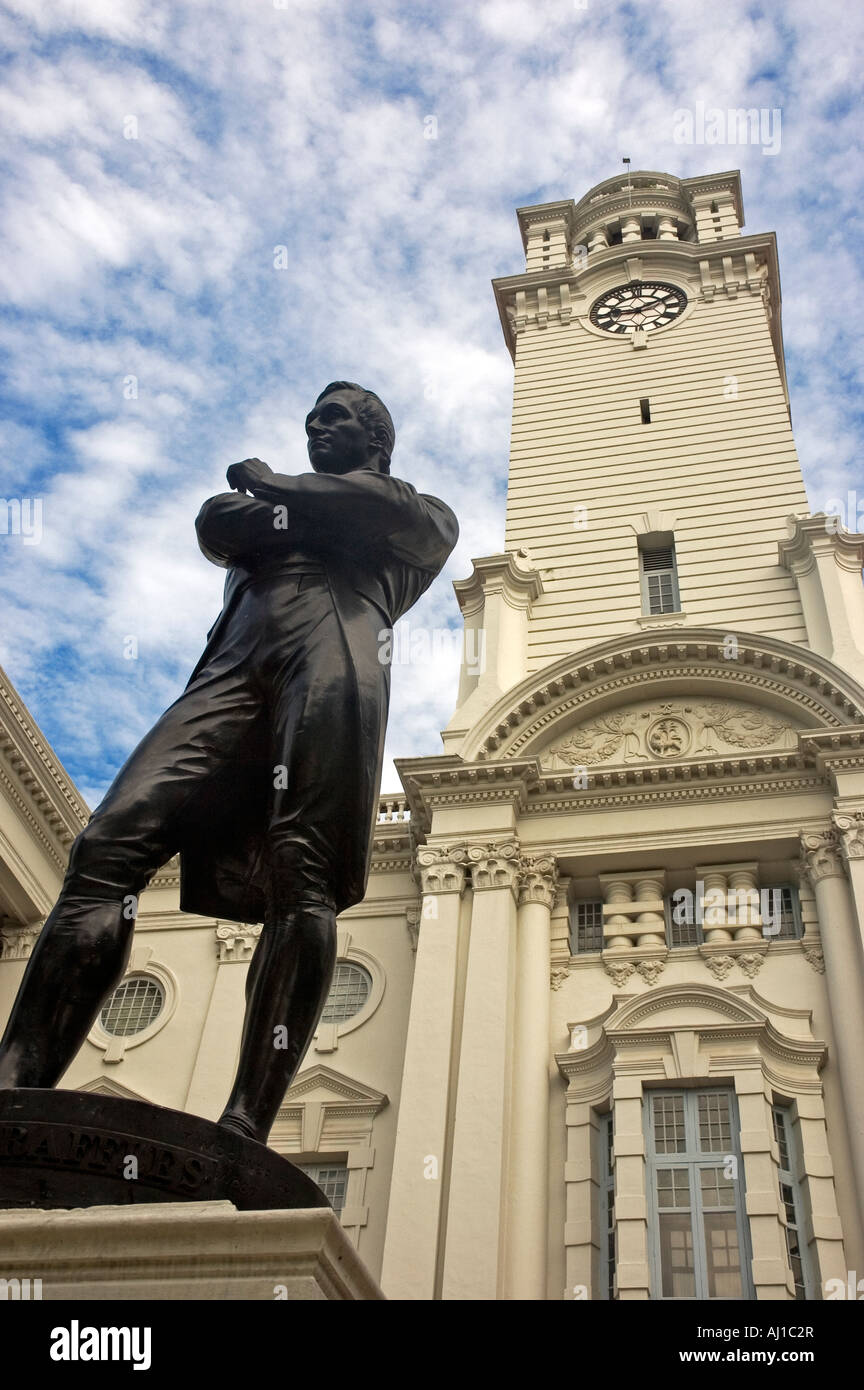 Bronze sculpture of Sir Stamford Raffles at the Victoria Theatre Concert Hall Singapore. DSC ...