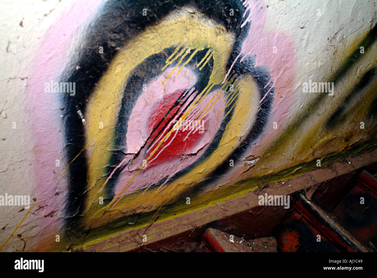 graffiti heart in a spoilt stairwell Stock Photo - Alamy