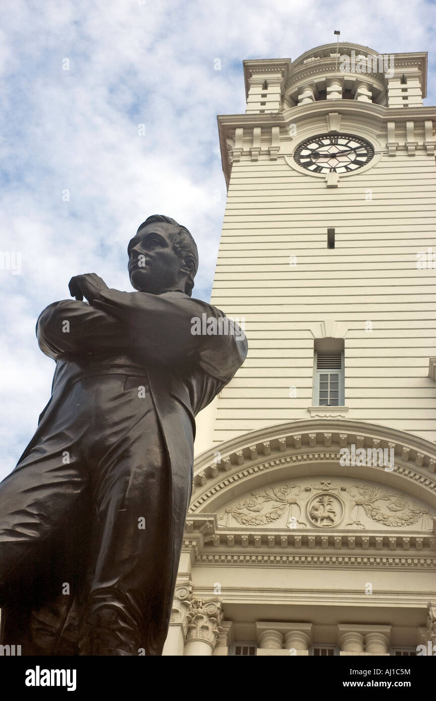 Bronze sculpture of Sir Stamford Raffles at the Victoria Theatre Concert Hall Singapore. DSC ...