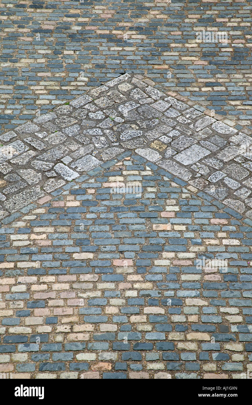 Cobblestone courtyard with inlaid granite feature Stock Photo - Alamy