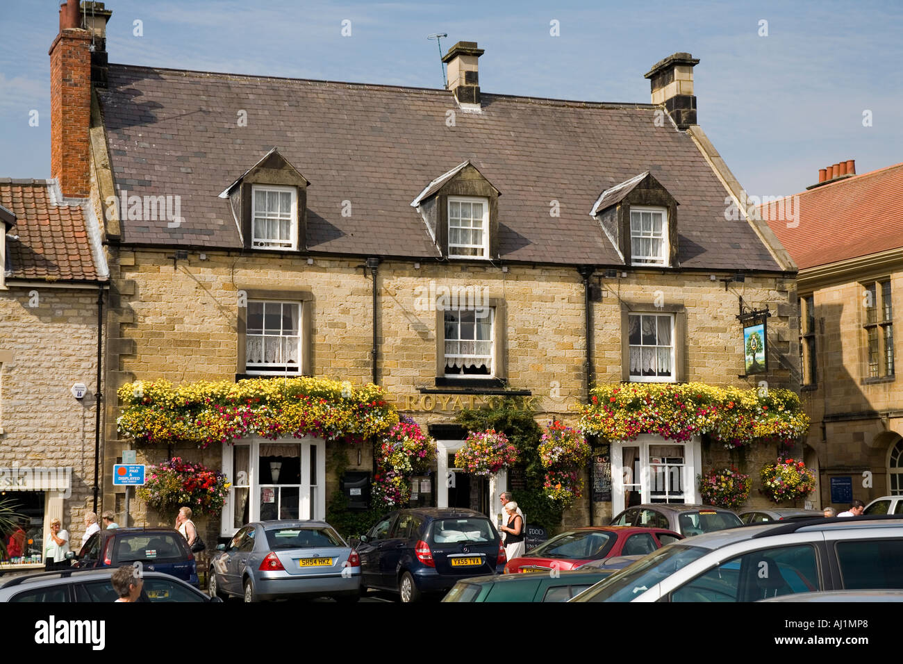 The market square in helmsley hi-res stock photography and images - Alamy