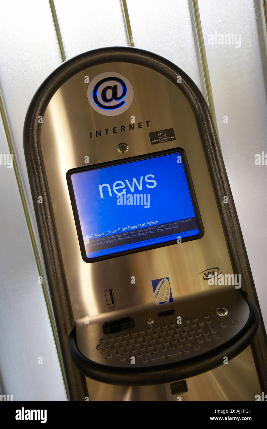 internet terminal at the airport / news Stock Photo - Alamy