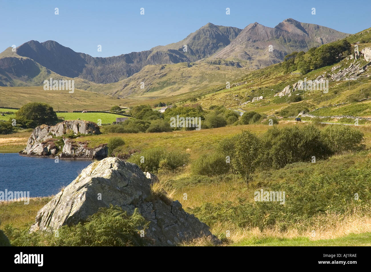 Snowdon glacial lake hi-res stock photography and images - Alamy