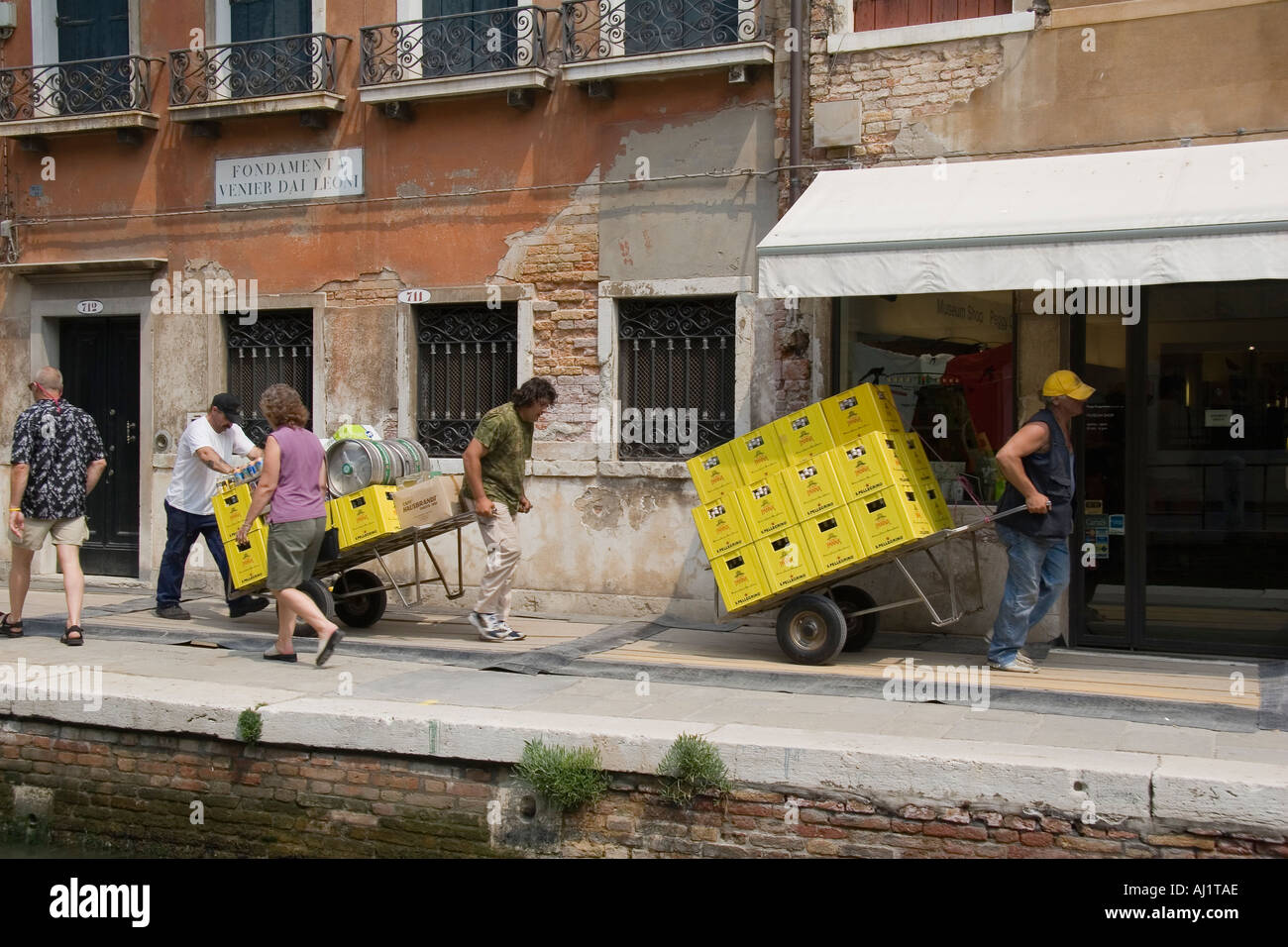 Loaded hand carts hi-res stock photography and images - Alamy