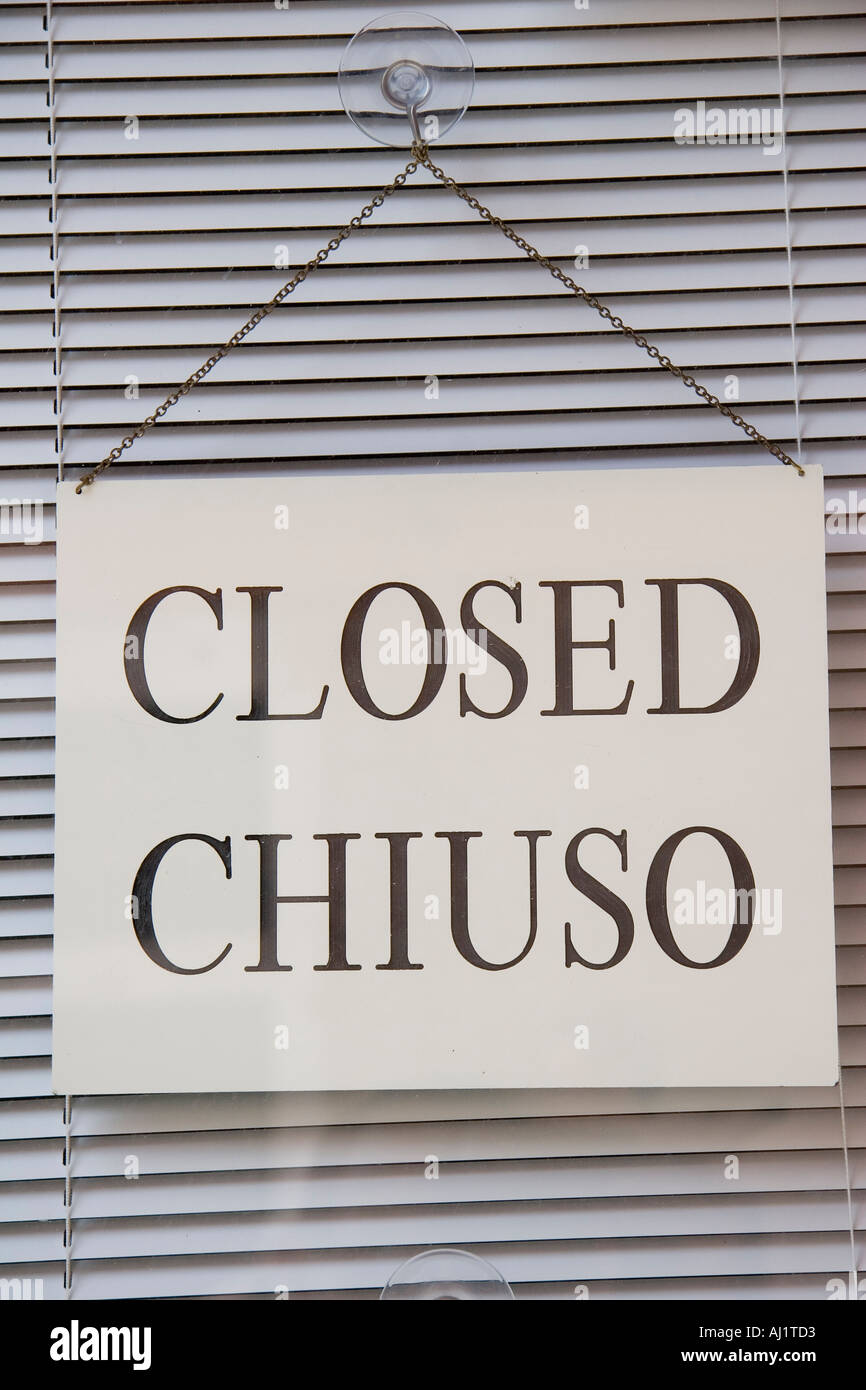 Italian shop and chiuso sign hi-res stock photography and images - Alamy