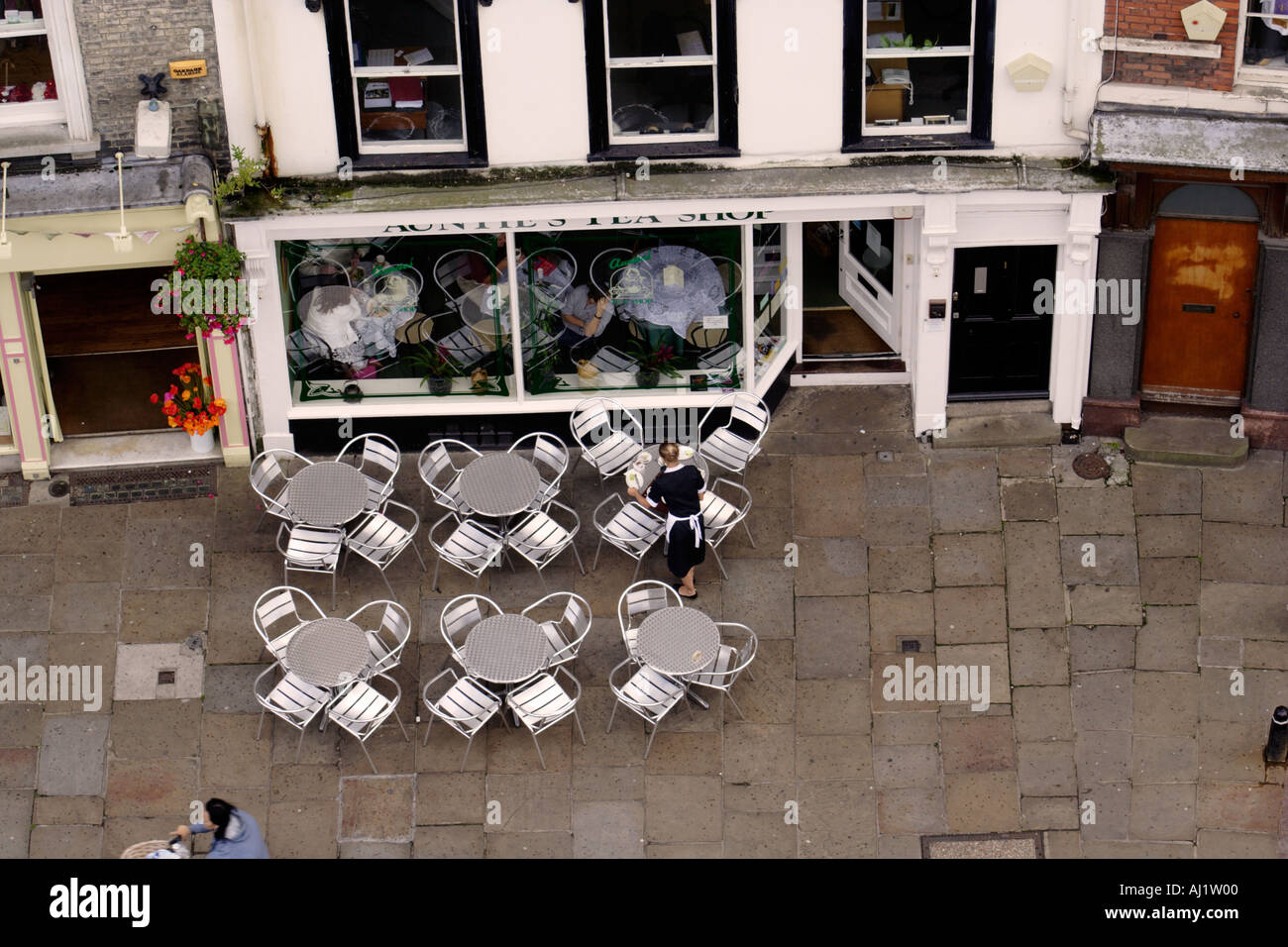 Empty restaurant tables Stock Photo - Alamy