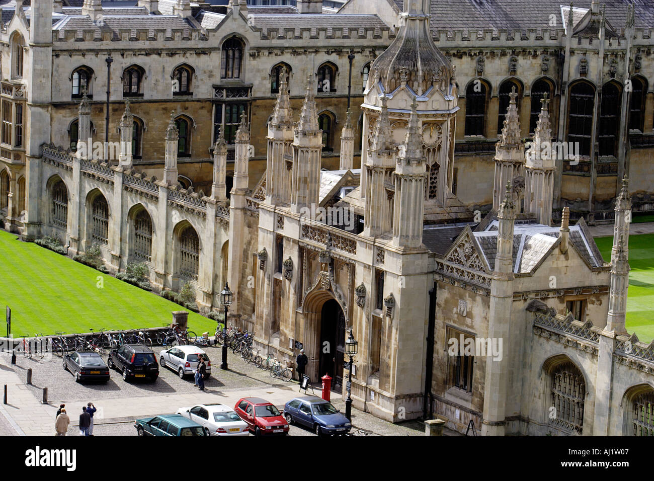Kings college cambridge entrance gate hi-res stock photography and ...