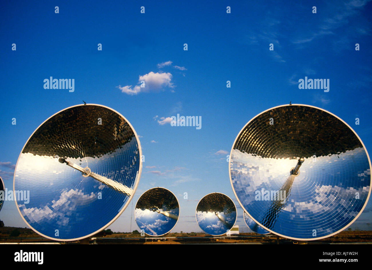Solar power dishes hi-res stock photography and images - Alamy