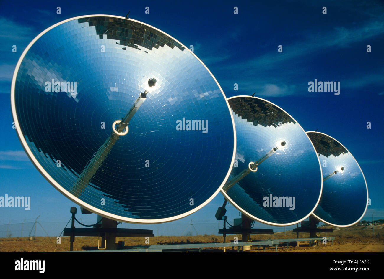 Solar dishes hi-res stock photography and images - Alamy