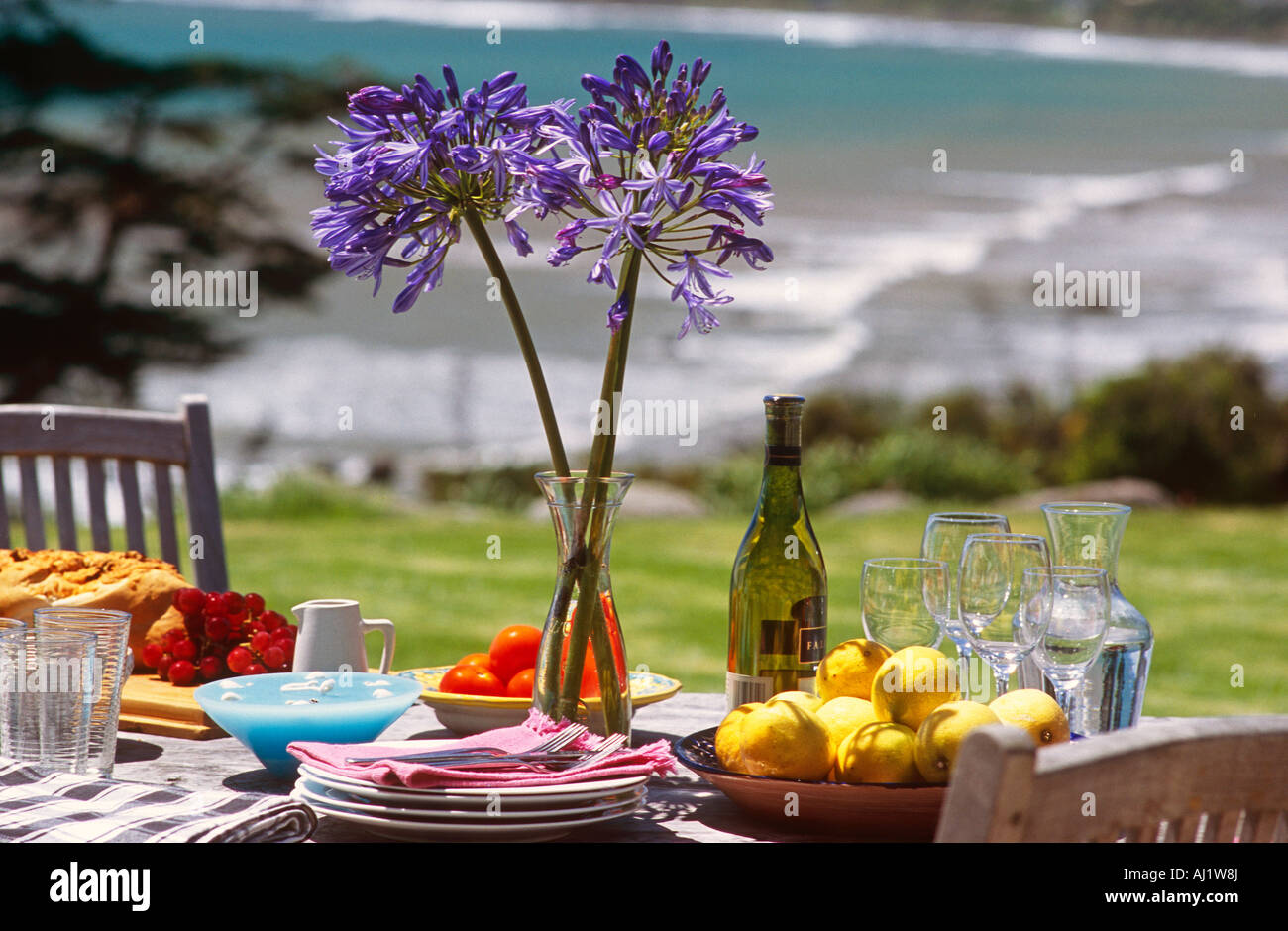 eating al fresco overlooking seascape Stock Photo - Alamy