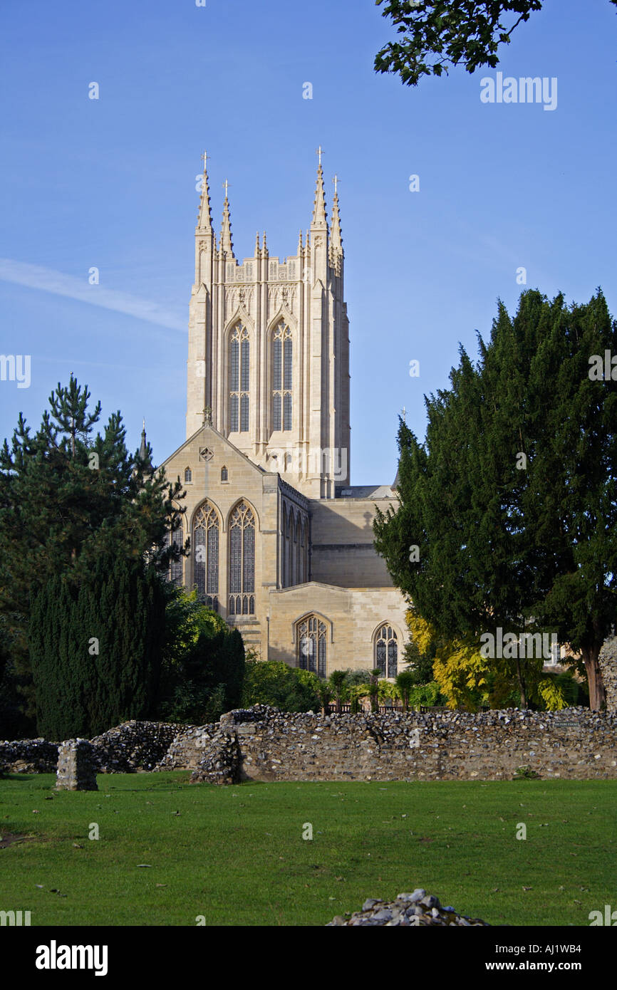 Saint Edmundsbury Cathedral with the newly completed tower Bury St ...