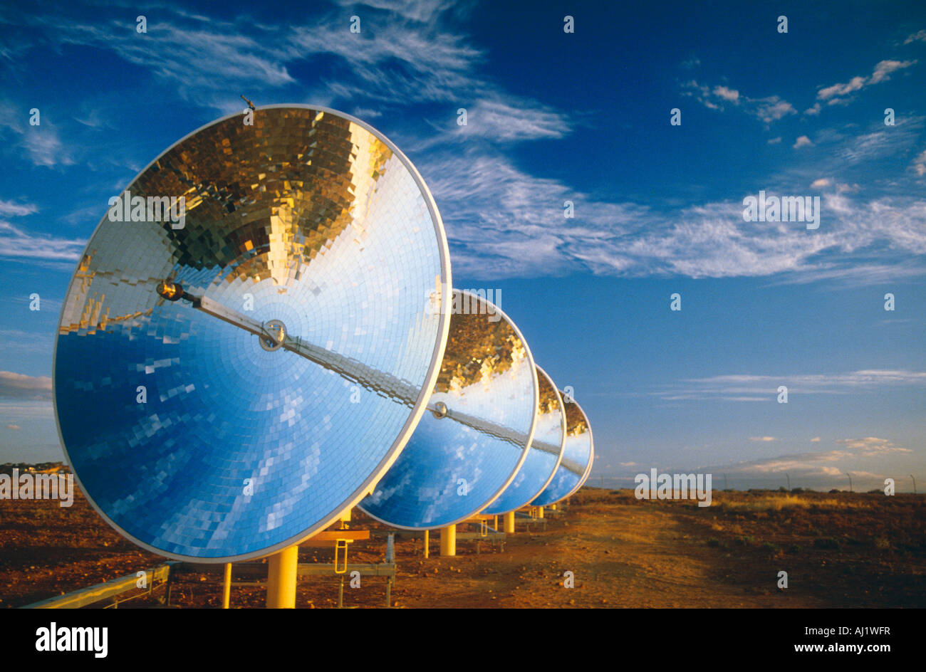 Solar dishes hi-res stock photography and images - Alamy