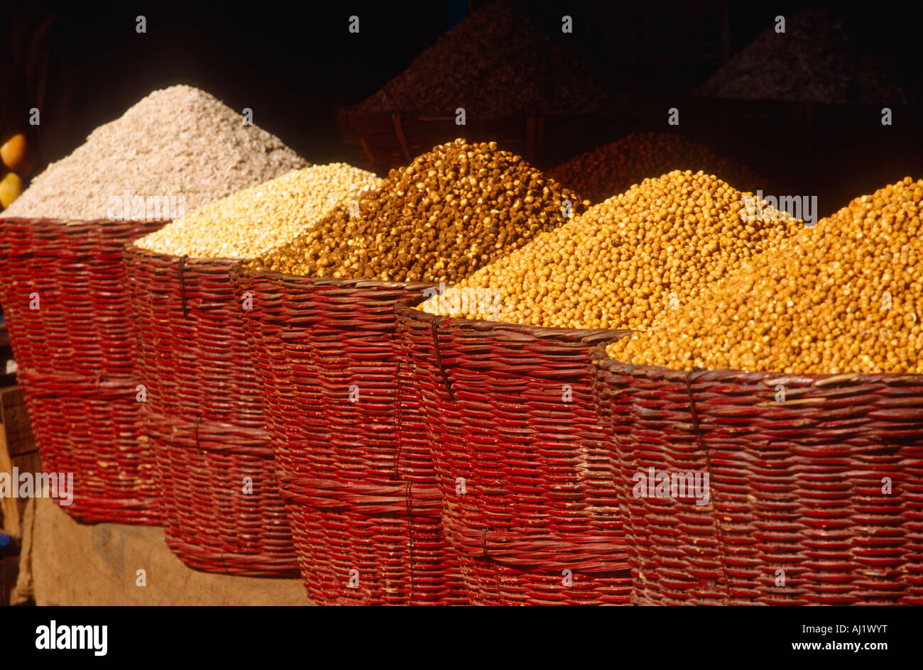 India market baskets beans Stock Photo - Alamy