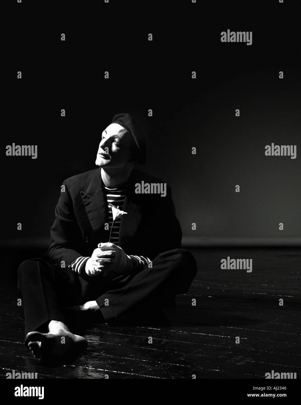 French mime artist hi-res stock photography and images - Alamy