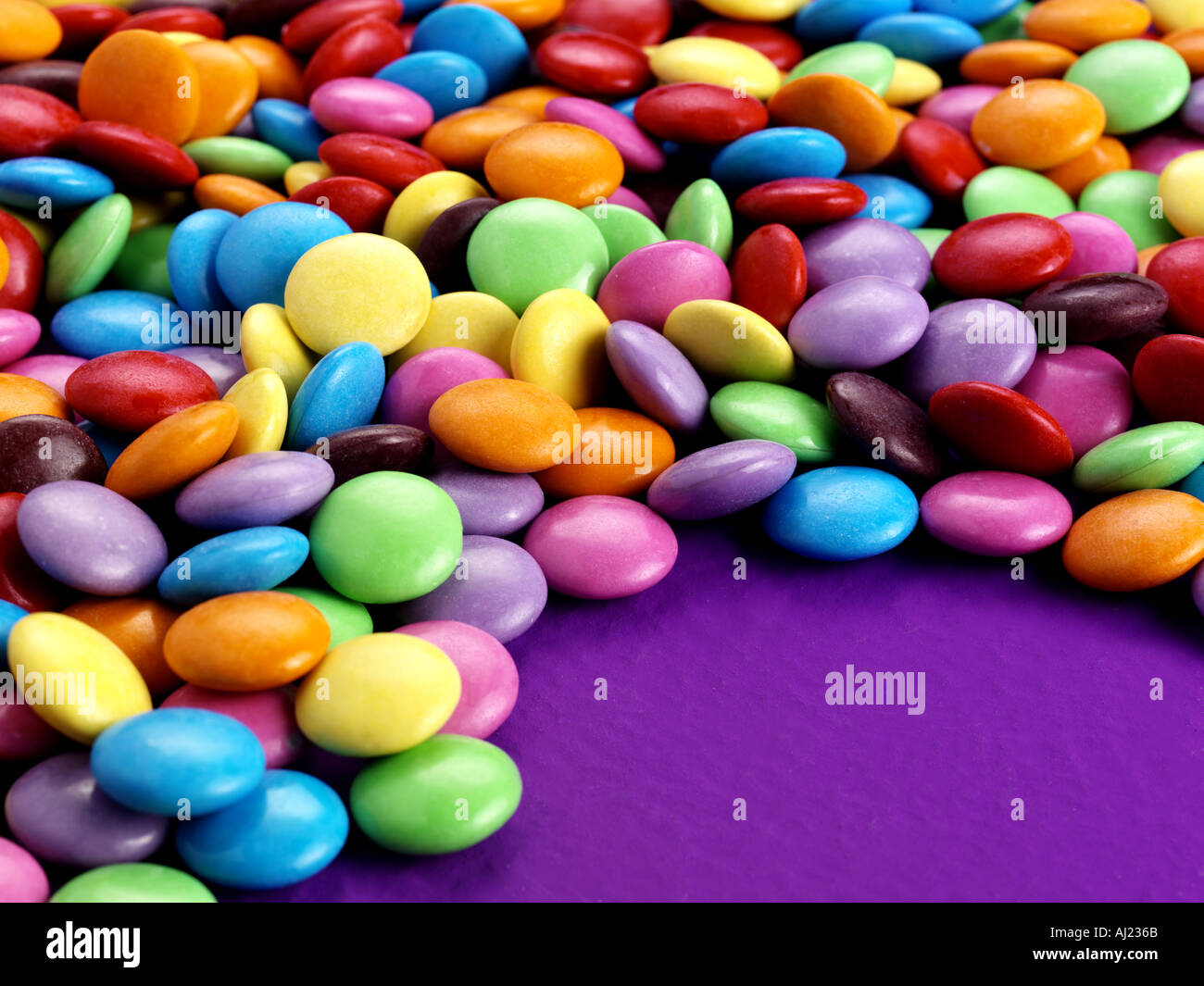Lots of smarties hi-res stock photography and images - Alamy