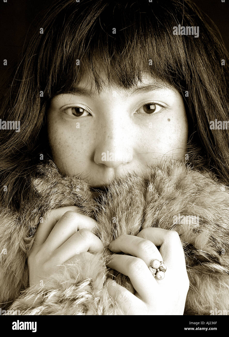 Chinese woman fur coat hi-res stock photography and images - Alamy