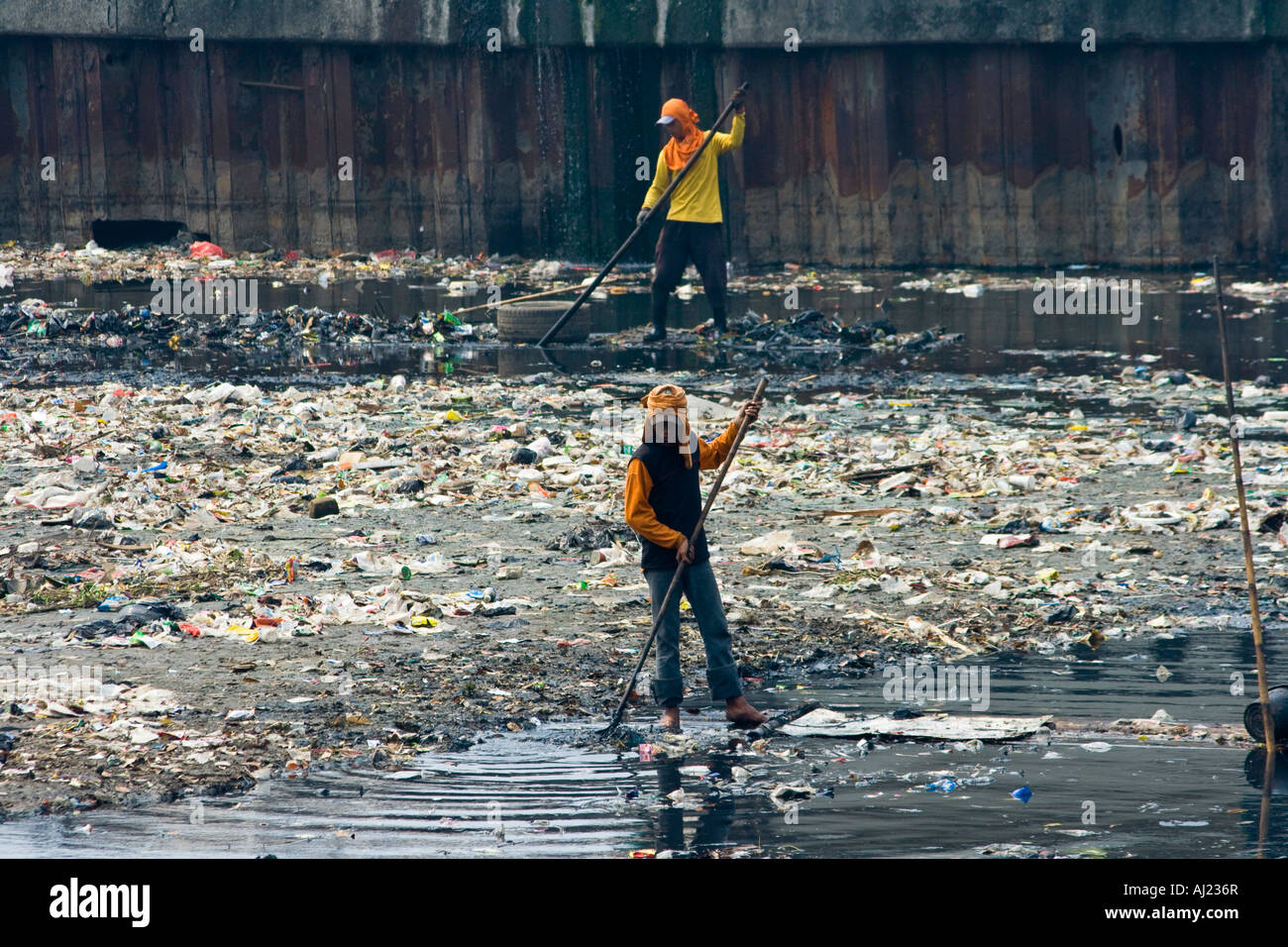 Garbage raft hi-res stock photography and images - Alamy