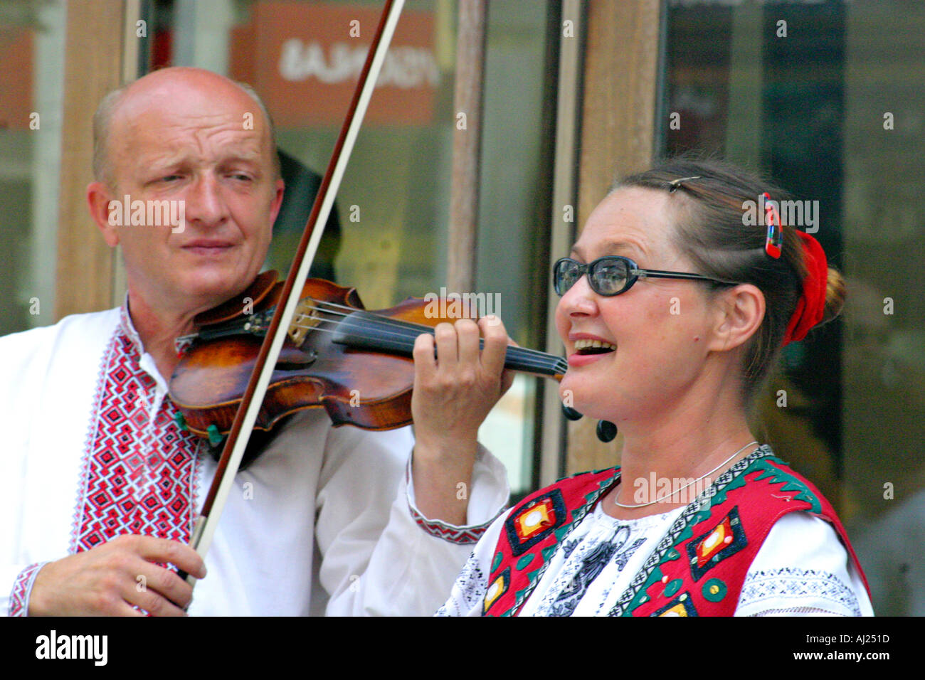 Russian street performers in Spain violin player and singer Stock Photo ...