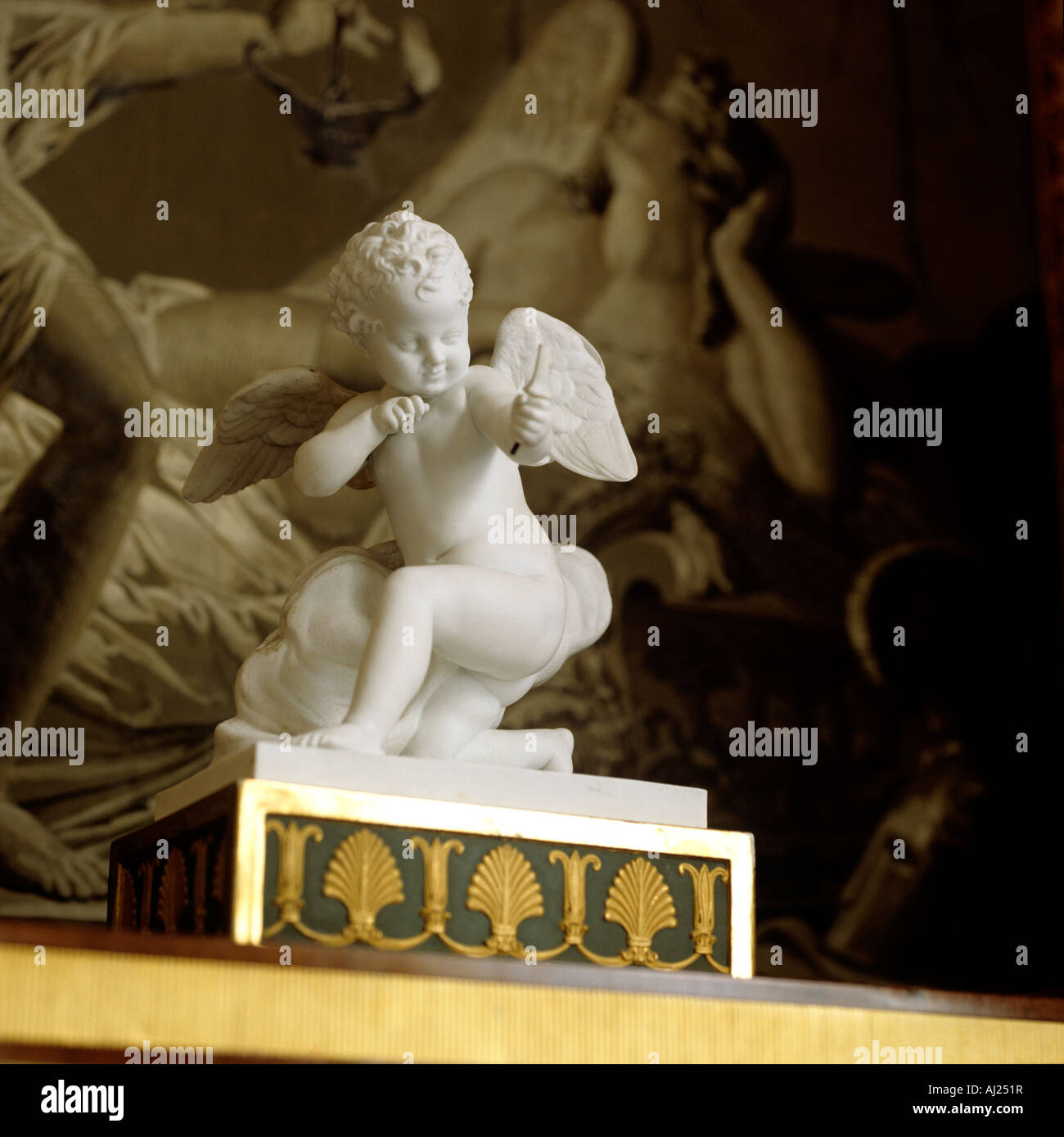 Plinth white hi-res stock photography and images - Alamy