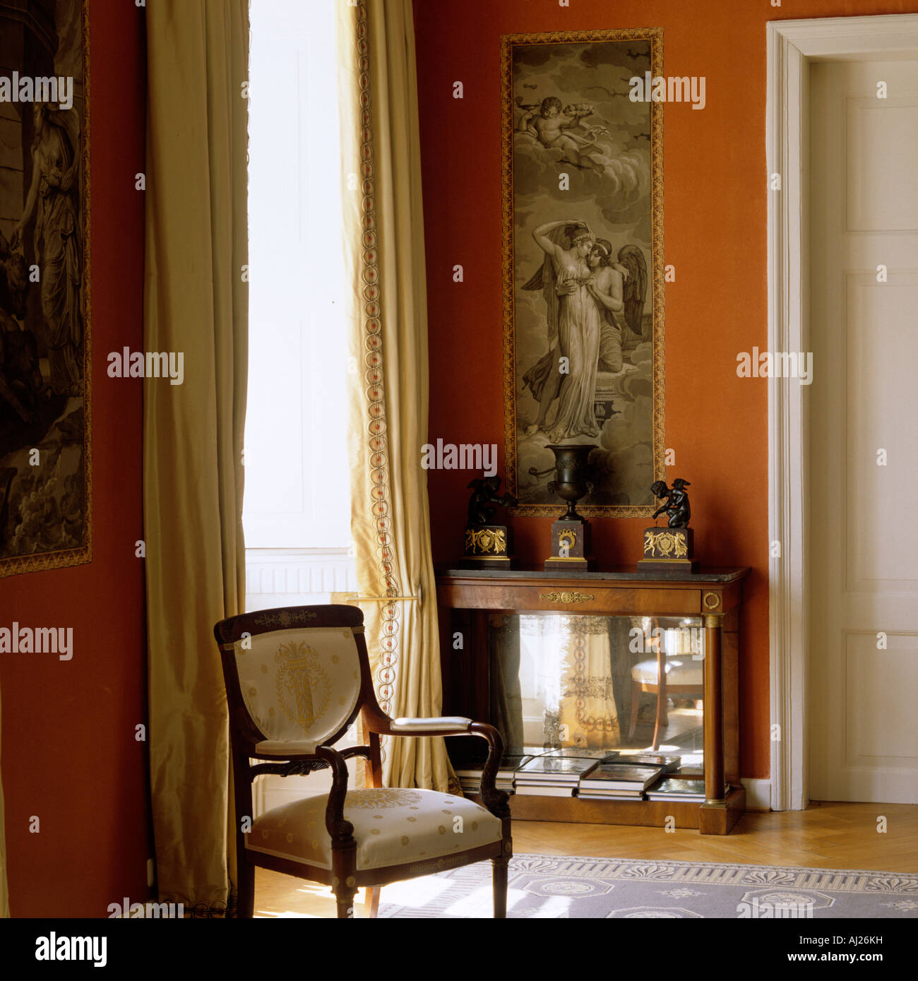Stately home drawing room hi-res stock photography and images - Alamy