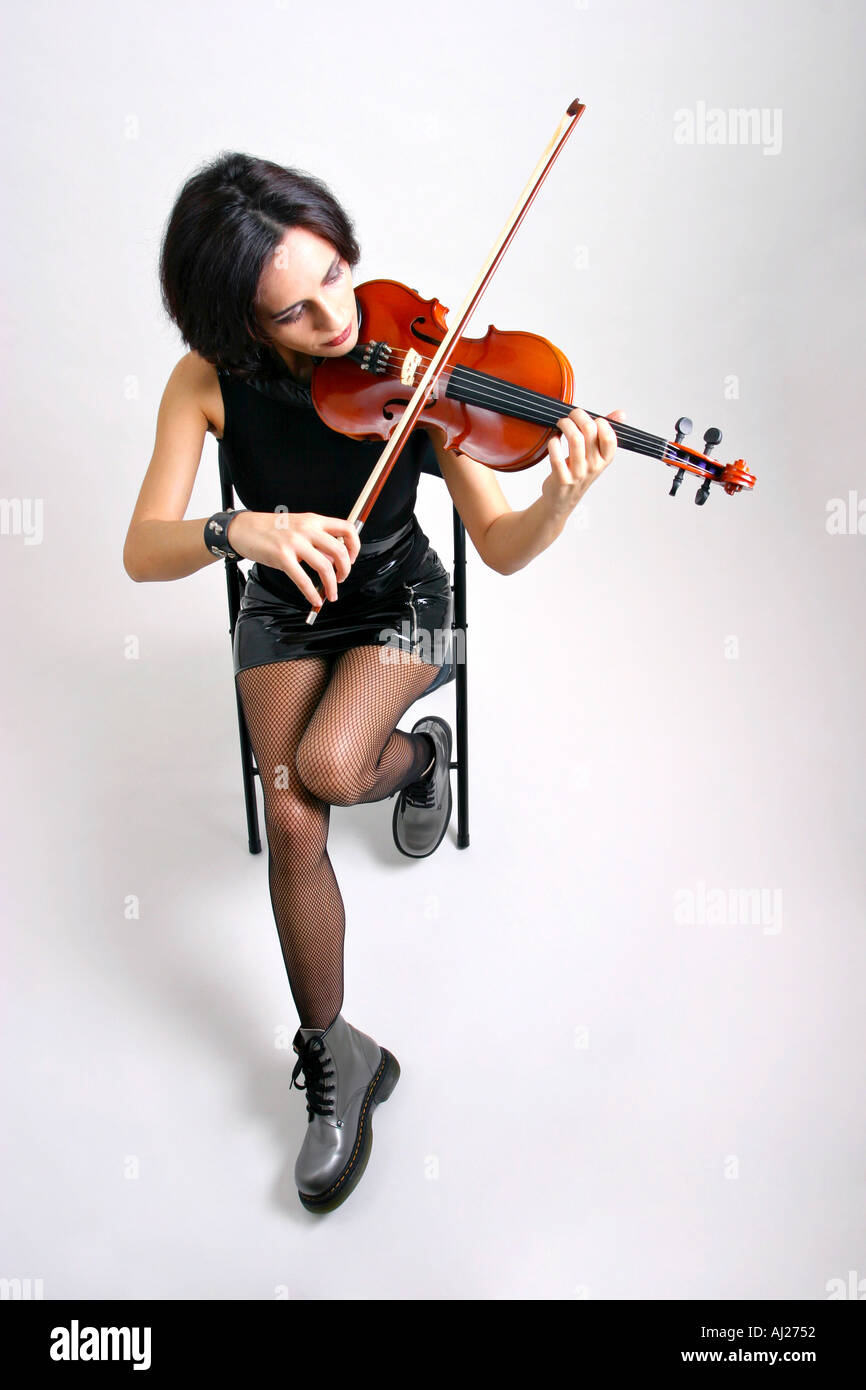 Young woman with heavy rock or punk appearance playing the violin Stock ...