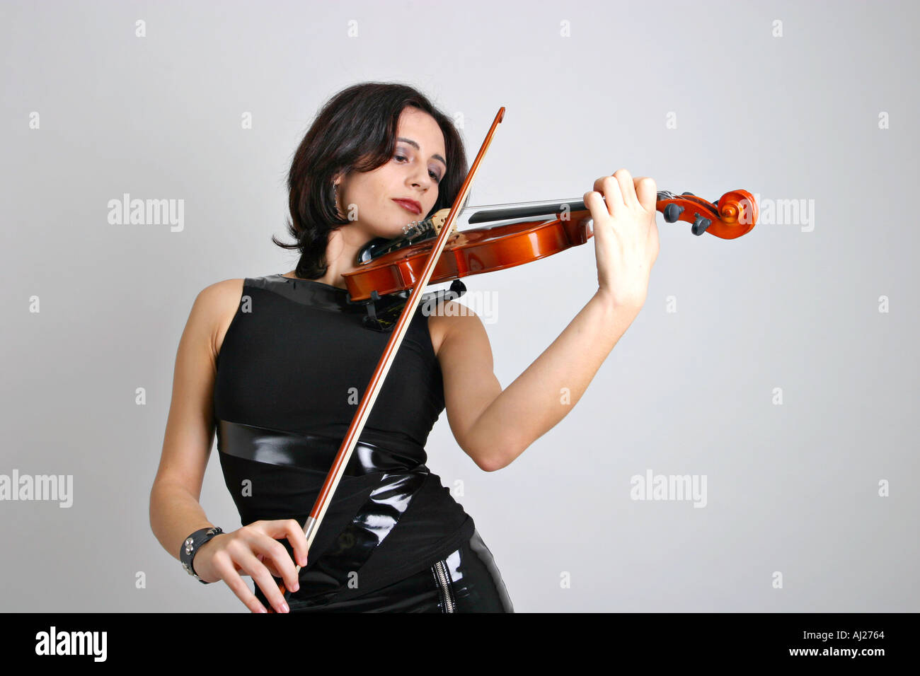 Punk violinist hi-res stock photography and images - Alamy