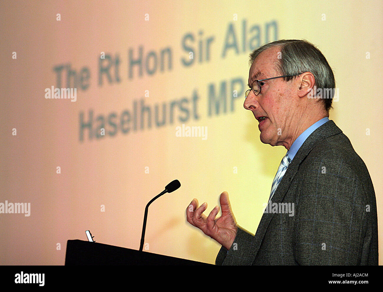Sir Alan Haselhurst MP speaking at the 2007 Stop Stansted Expansion SSE ...