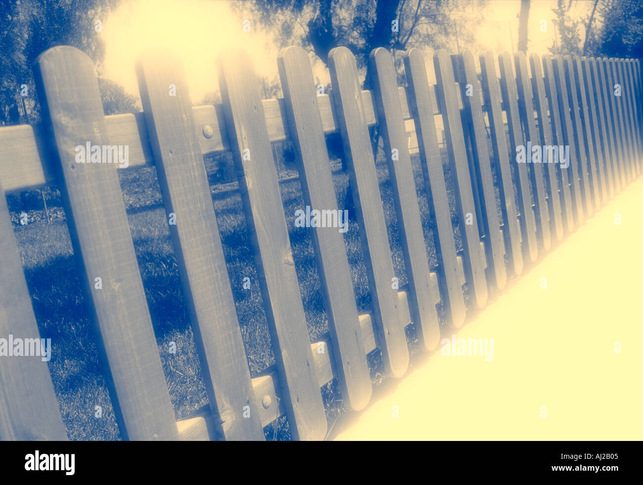 Parapet barrier hi-res stock photography and images - Alamy