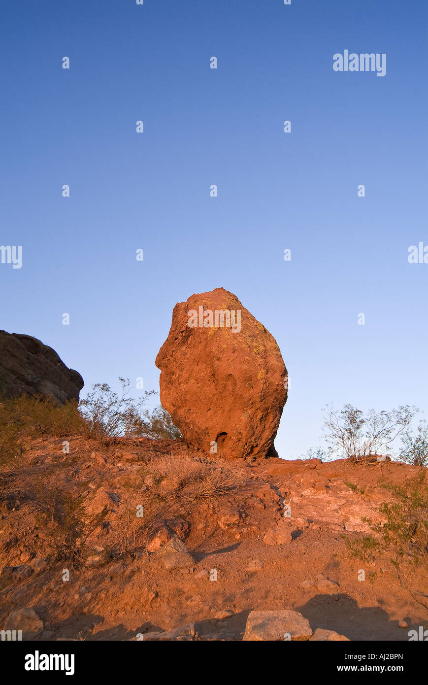Boulder on edge of cliff hi-res stock photography and images - Alamy