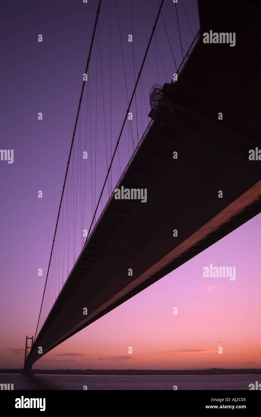 humber bridge at sunset suspension bridge cross span river humber hull ...