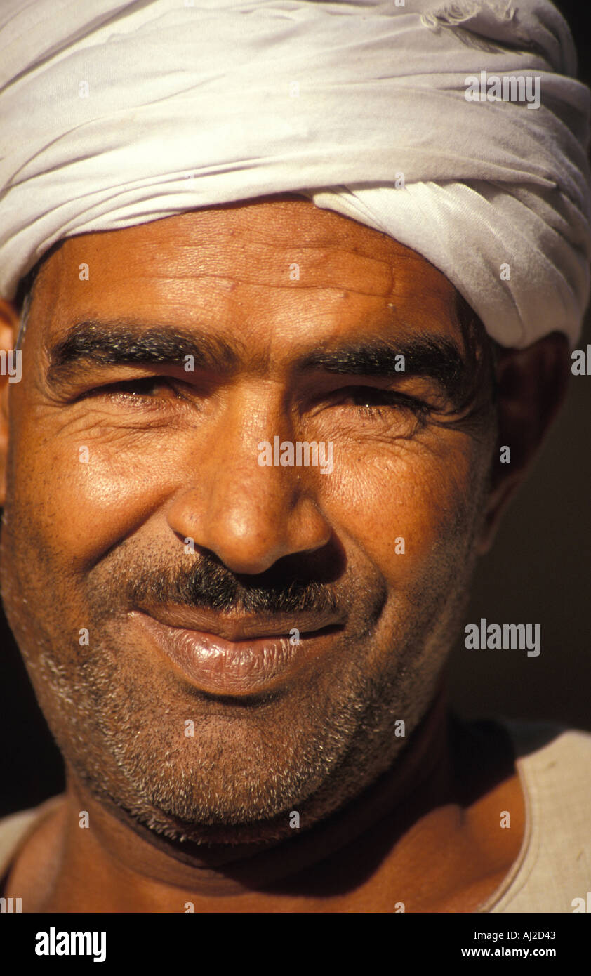 Native egyptian man luxor egypt hi-res stock photography and images - Alamy