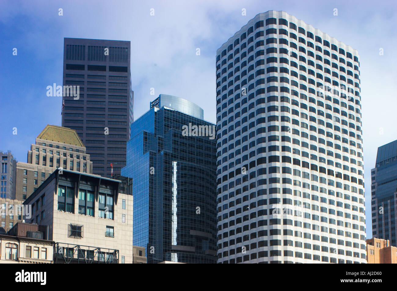 Office buildings in financial district hi-res stock photography and ...