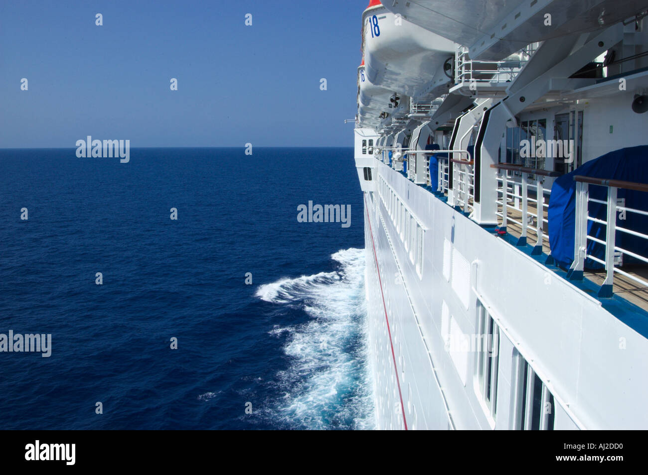 Side of ship hi-res stock photography and images - Alamy