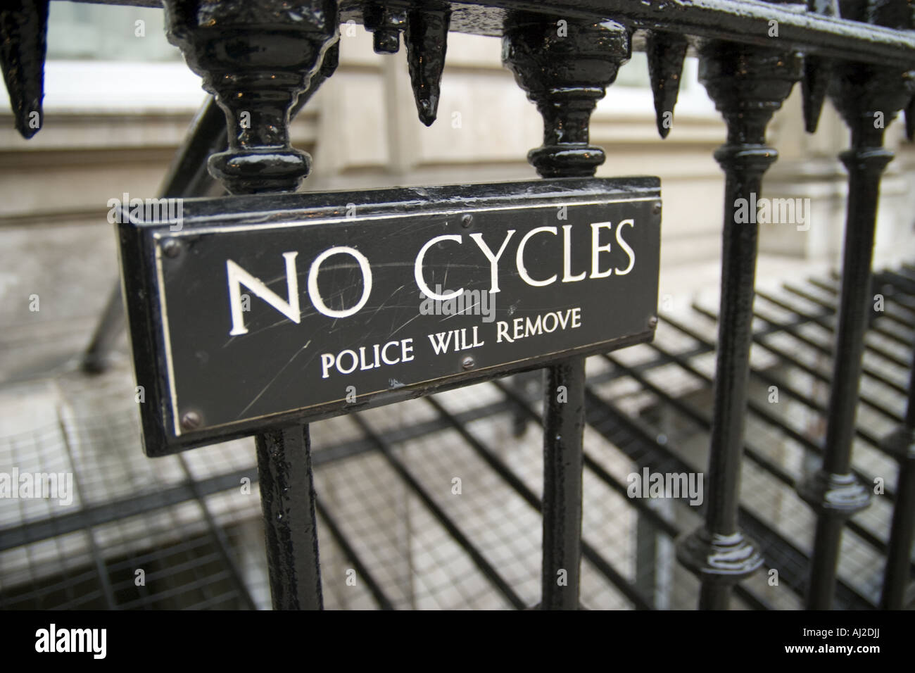 Cycle with no cycle sign hi-res stock photography and images - Alamy