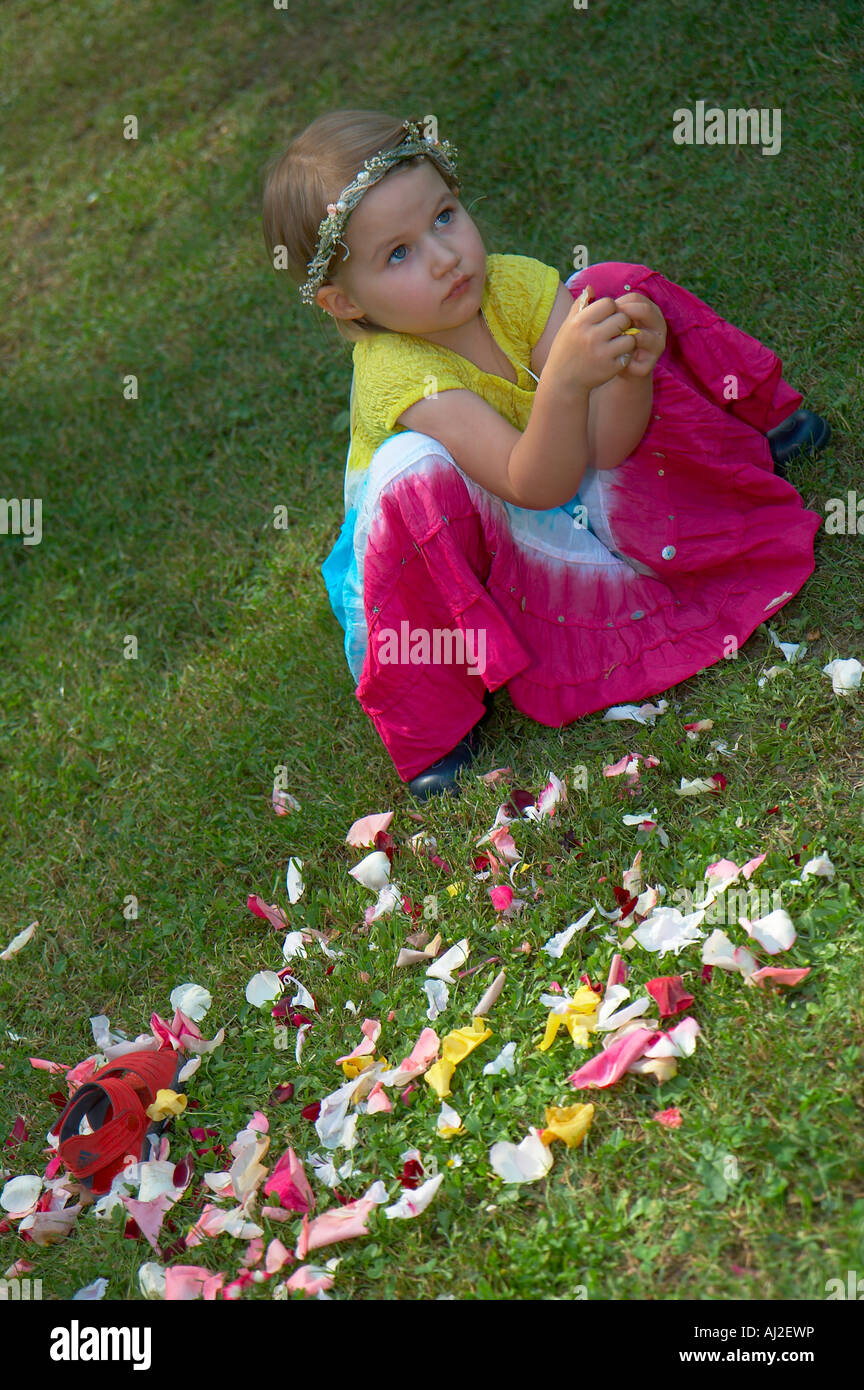 Flower meadow girl sit hi-res stock photography and images - Alamy