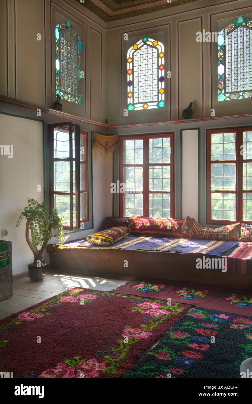 Turret house old white hi-res stock photography and images - Alamy