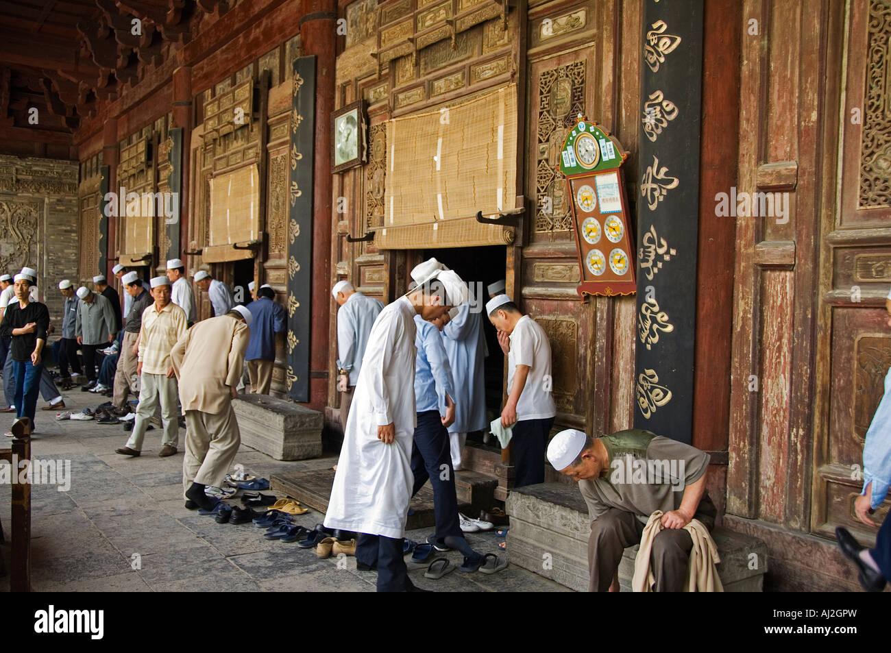 Men going to pray at The Great Mosque located in the Muslim Quarter ...