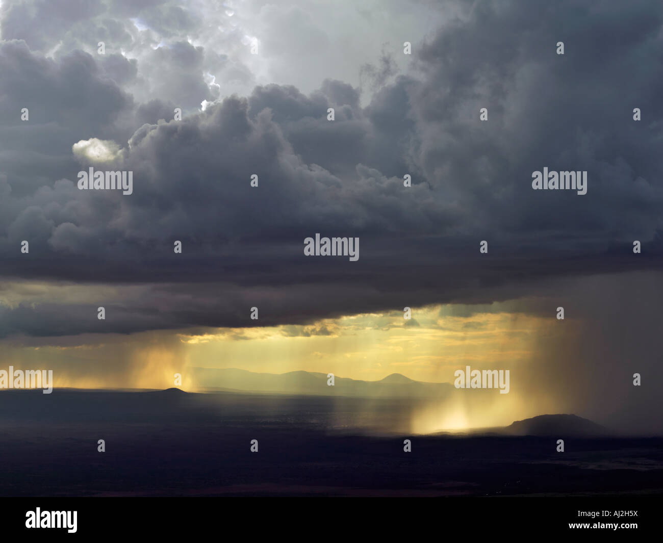 Sunlight rain kenya hi-res stock photography and images - Alamy