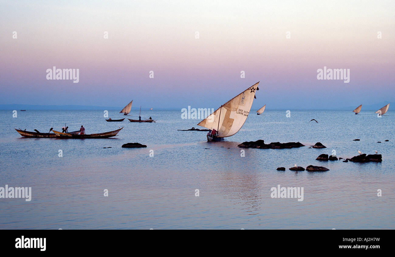 Luo fishing boats leave eastern hi-res stock photography and images - Alamy